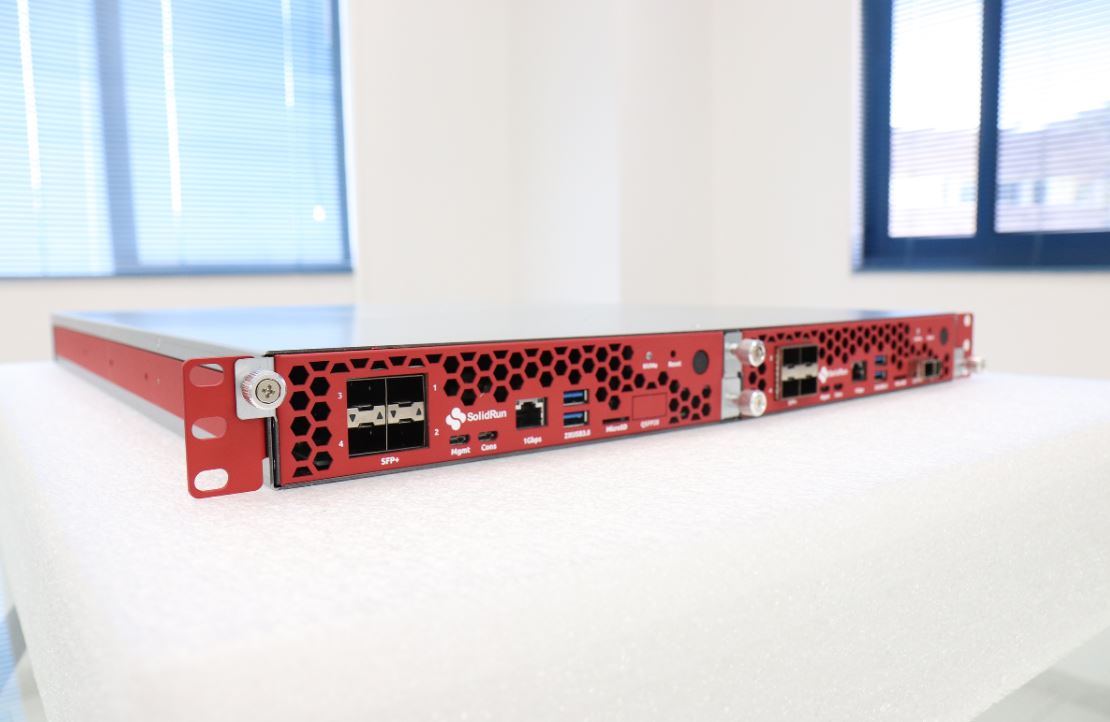 SolidRun发布1U 2-Node的ARM服务器HoneyComb LX2 - Embedded AI Data Center
